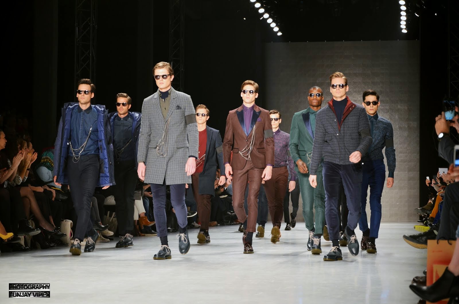 PHOTOPTEN: MERCEDES-BENZ FASHION WEEK ISTANBUL MARCH 10-14th ANTREPO 3 ...