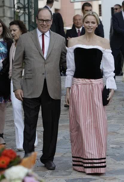 LES COSTUMES TRADITIONNELS.