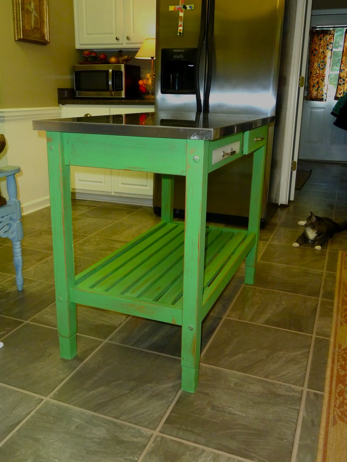 a few good pieces...: funky kitchen island