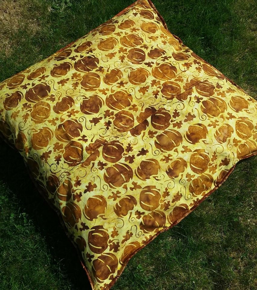 Den syende himmel: Playful pillows with Island Batik