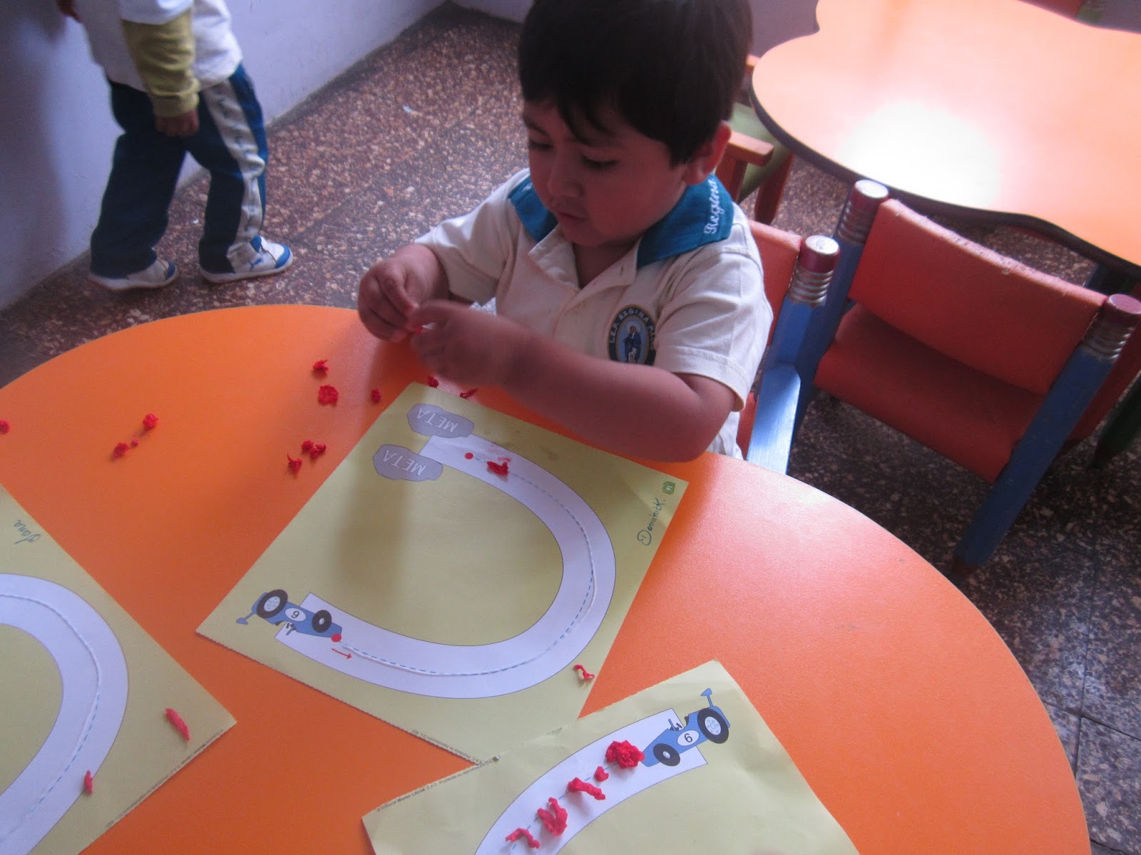 2 AÑOS - ABEJITAS: TECNICA DEL EMBOLILLADO