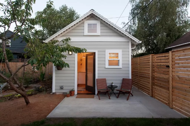 TINY HOUSE TOWN: Stylish Portland Tiny House