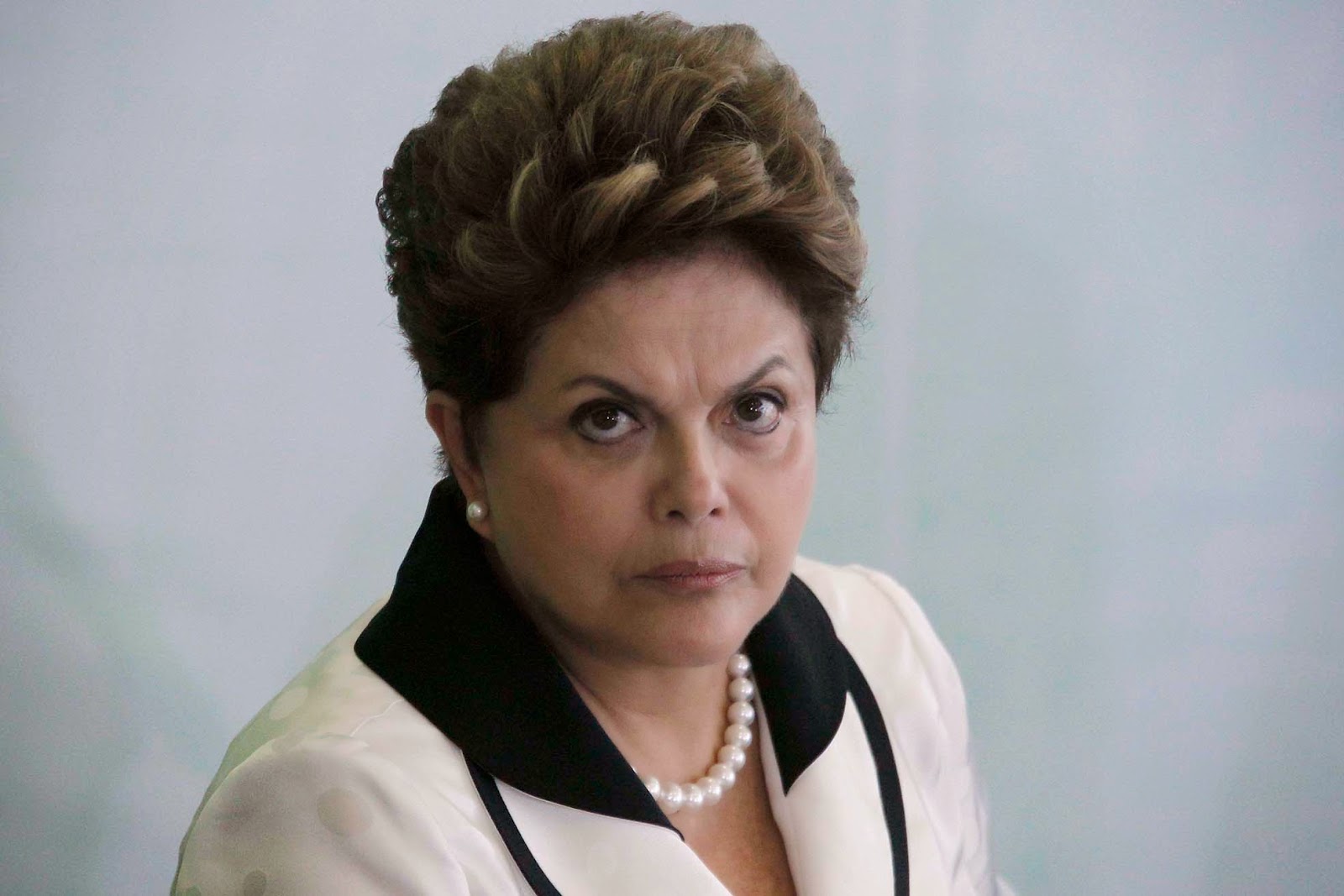 Notícias em primeira mão.: Dilma no voo Brasília/Recife: irada com equipe