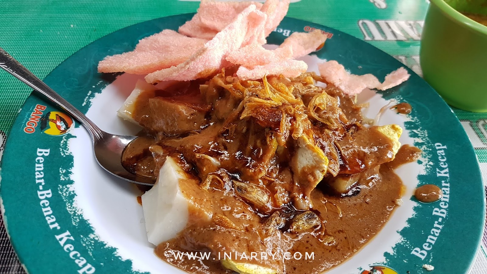 Dua Kuliner Legendaris Jalan Gempol Bandung - Ini Arry