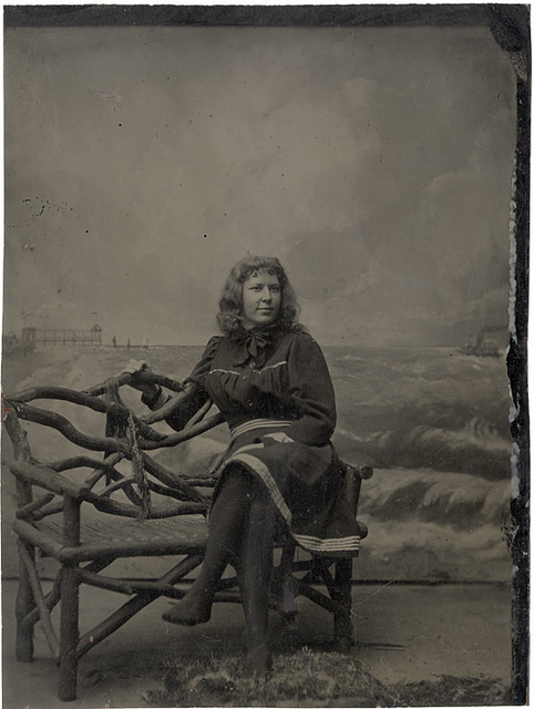 Old Portraits With Background Smackdown ~ Vintage Everyday