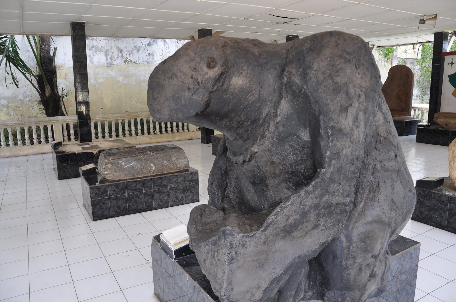 Melihat koleksi museum balaputradewa - Info, wisata, kuliner, hotel ...