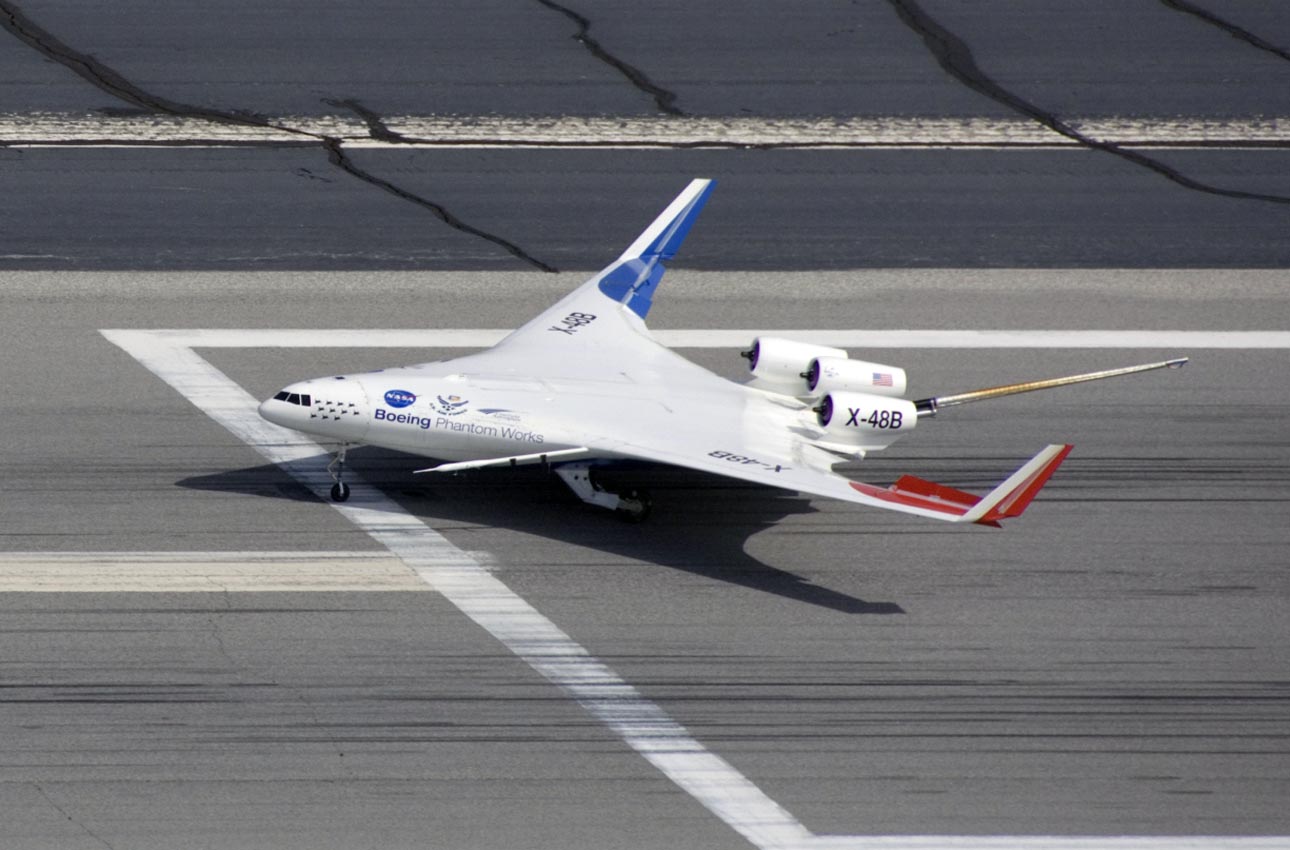 nhungdoicanh: Boeing X-48 BWB