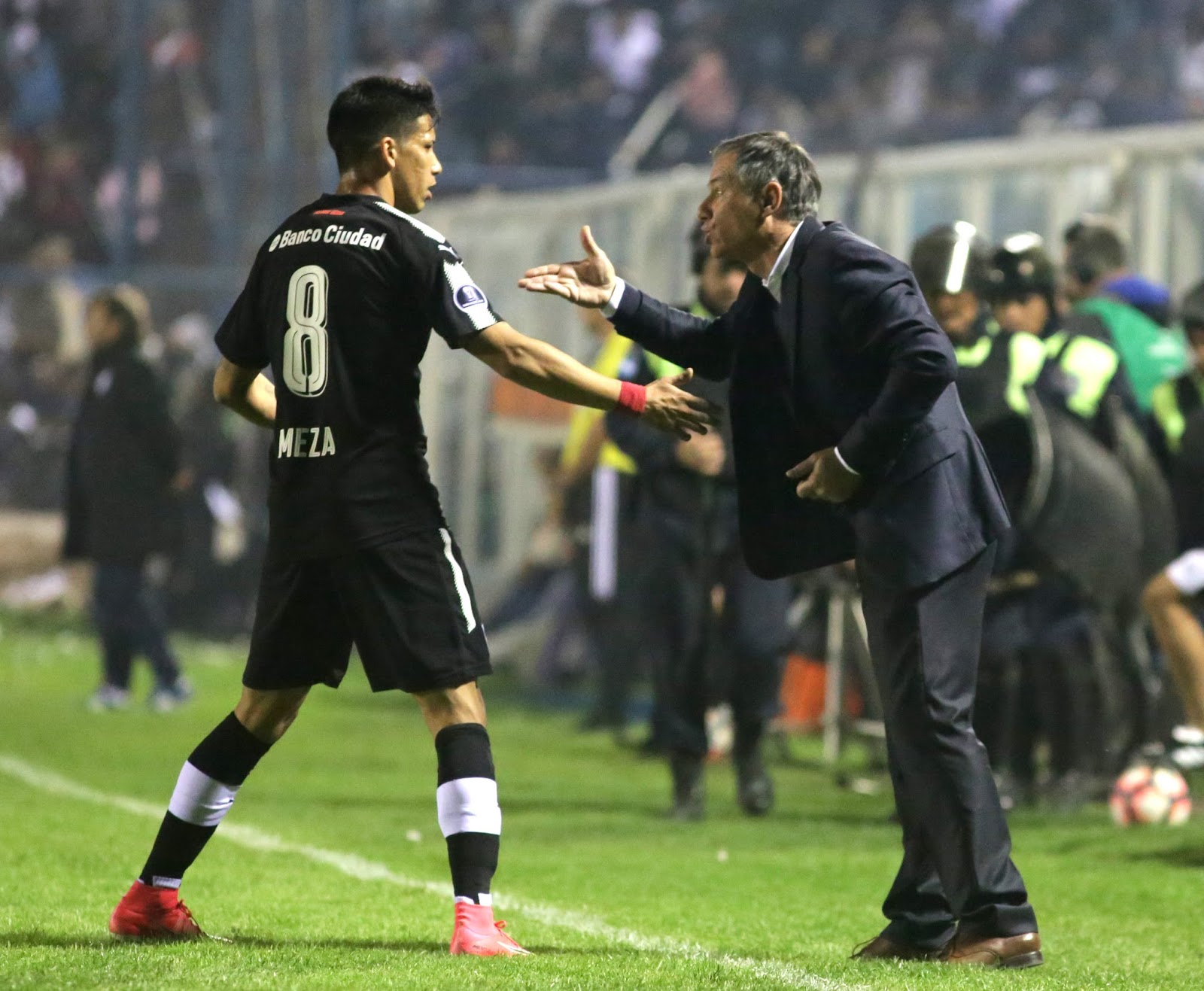 La triangulación holandesa del Independiente de Ariel Holan | La ...