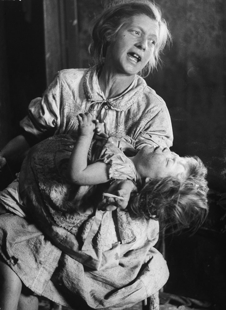 The Valley of Poverty: 35 Amazing Photographs Capture Daily Life of ...