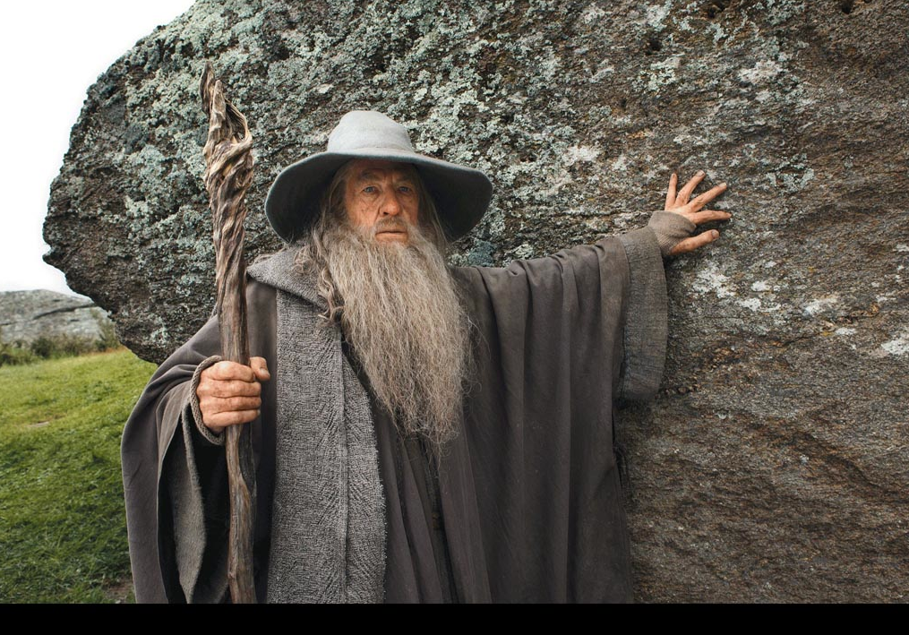 So why does Gandalf wear a silver cloth over his robes? : r/TheHobbit