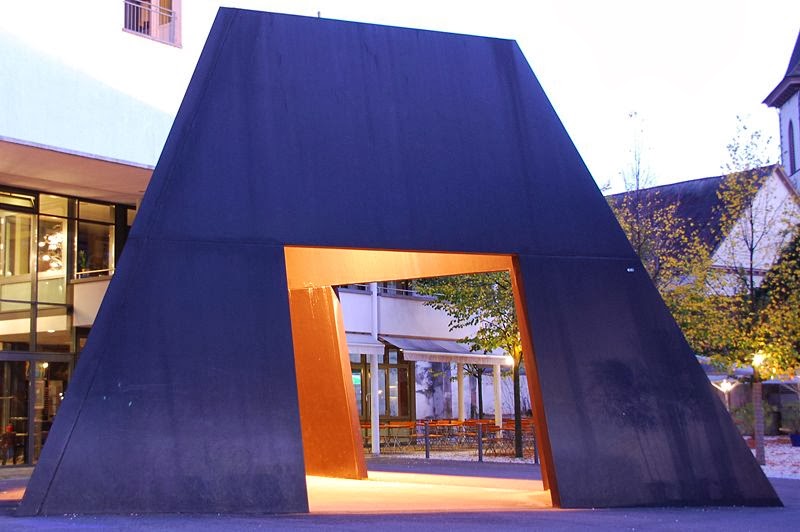 on the way: Katsauksessa taidetermit ja -henkilöt