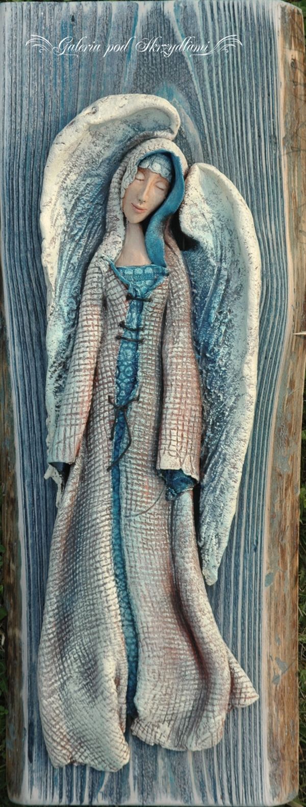 KUFER z artystycznym rękodziełem : Aniołki i skrzydła