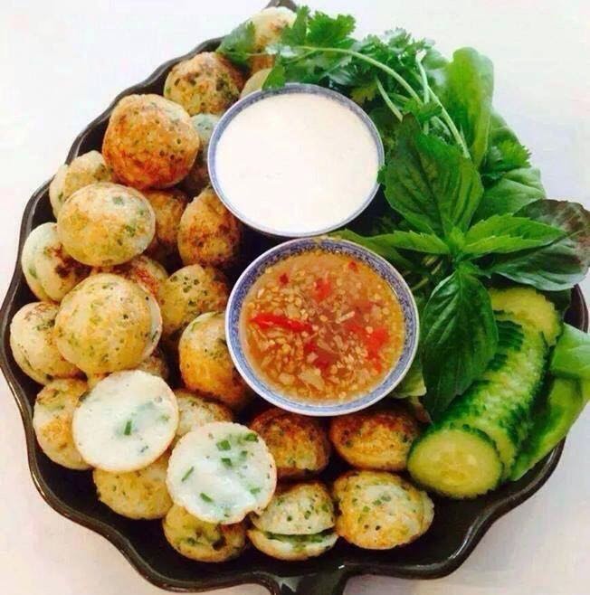 Khmer Delicious Snack - Num Kruok and Num Om Baeng (នំគ្រក់/ នំអំបែង ...