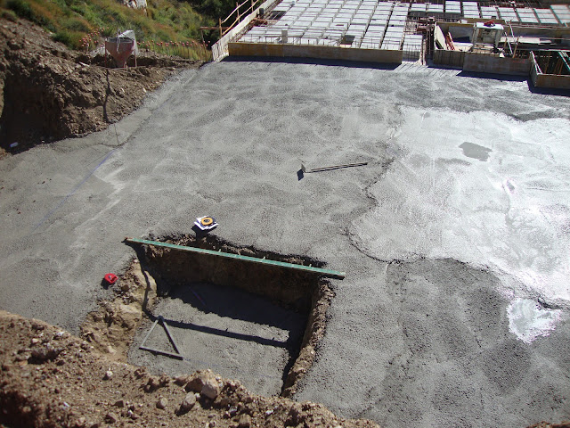 Marion Regitko Architects: El Meandro / Blinding concrete of Foyer-Level