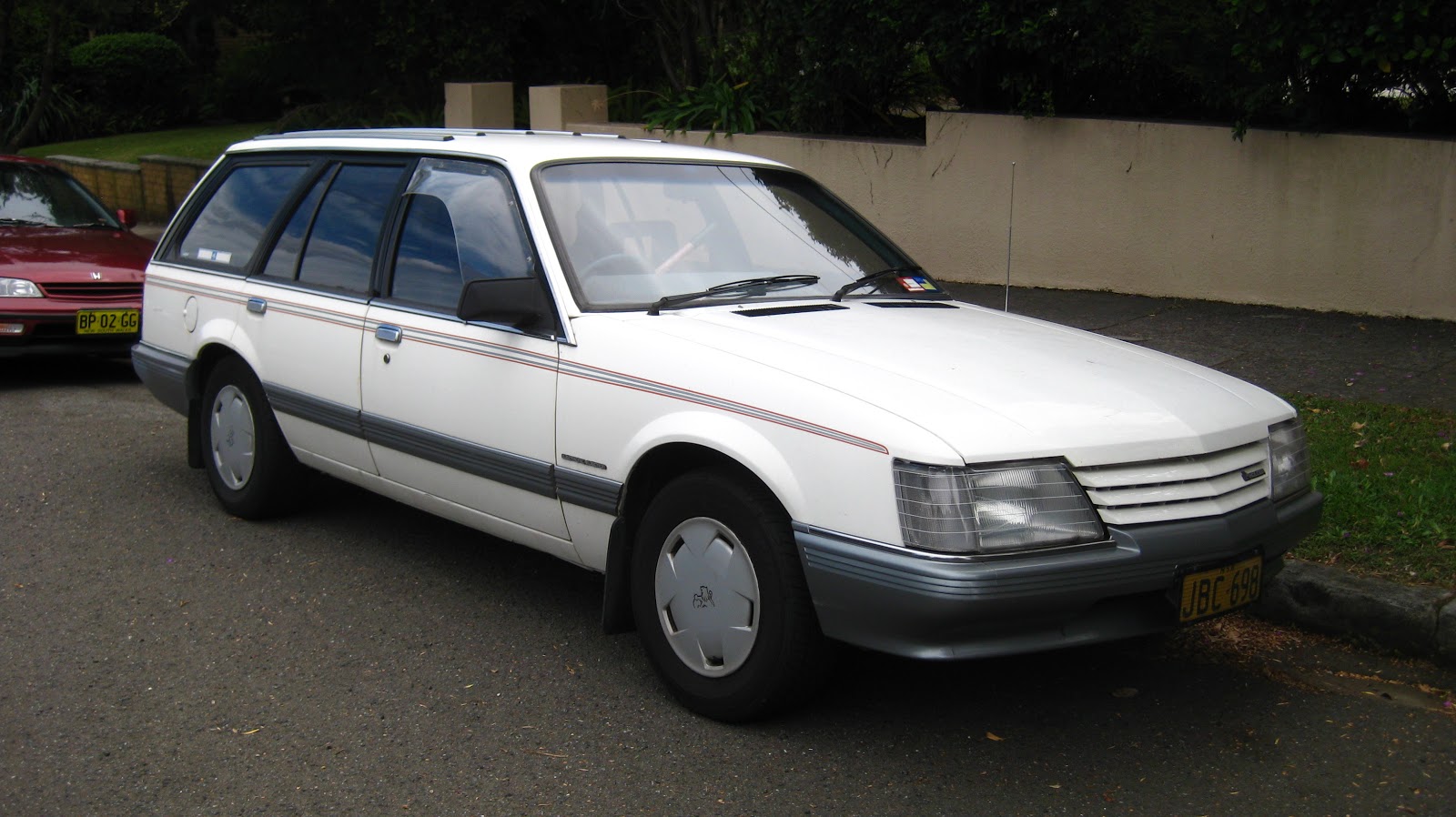 Aussie Old Parked Cars: 1985 Holden VK Commodore Berlina Wagon