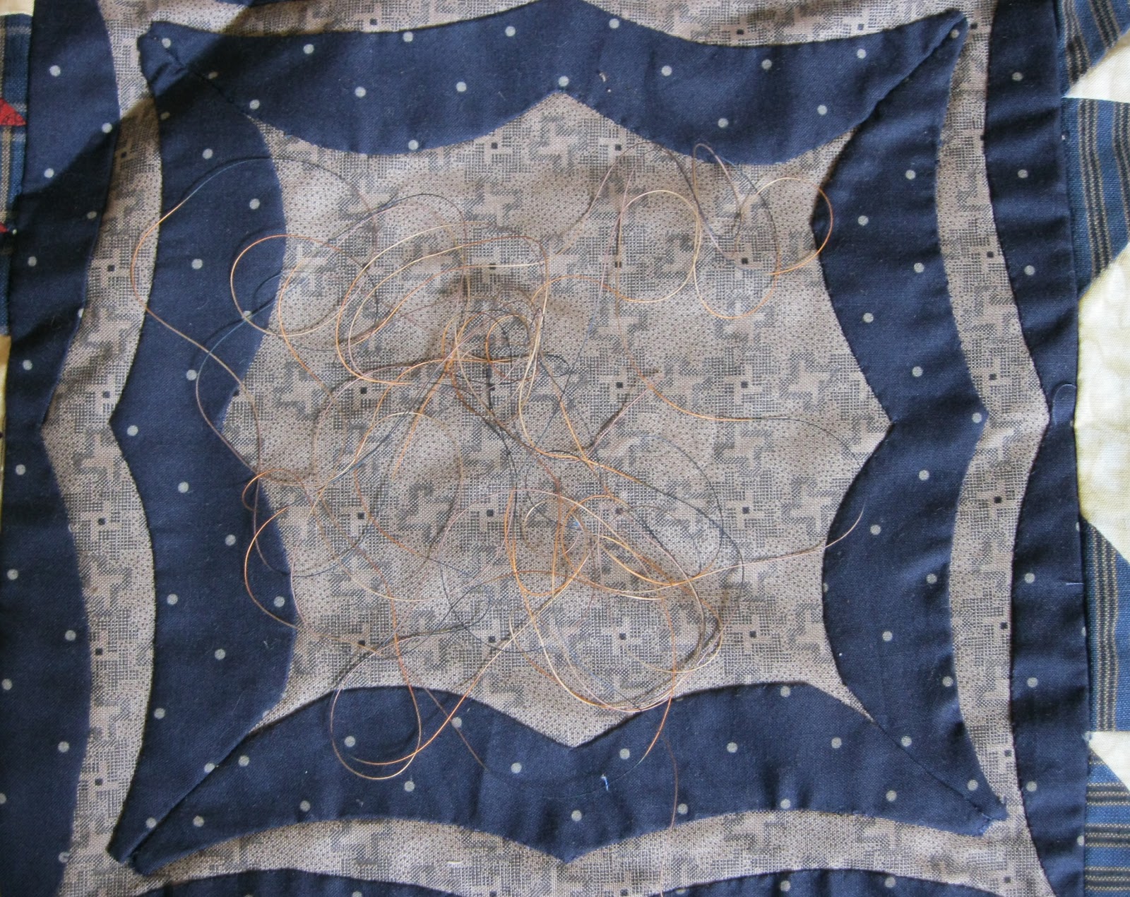 The Calico House Blog: Tip to help choose the color of your Quilting thread