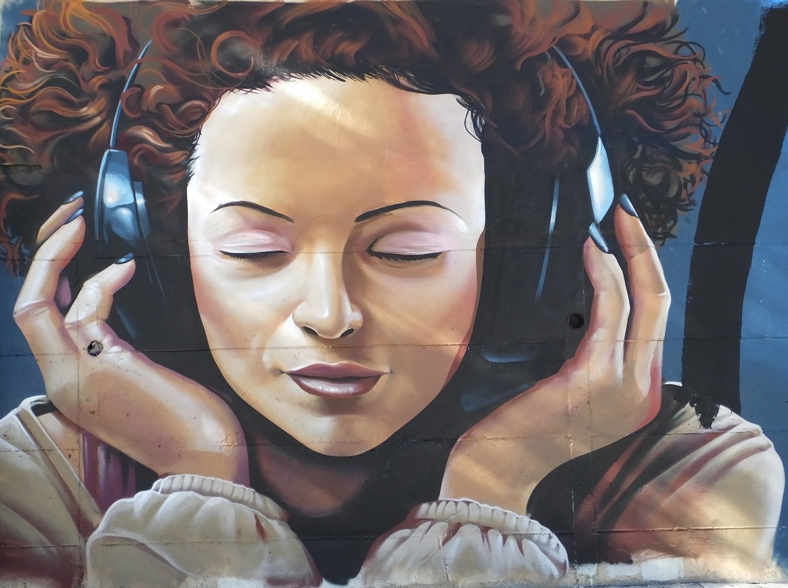 MANCHANDO LIENZOS MANEJANDO COLORES: VUELVEN ELALFIL Y LALONE A LOS ...