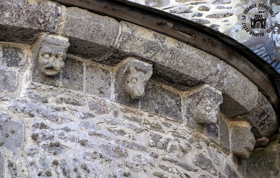 LA FRANCE MEDIEVALE: SAINT-GILDAS-DE-RHUYS (56) - Abbatiale Saint-Gildas (Extérieur)