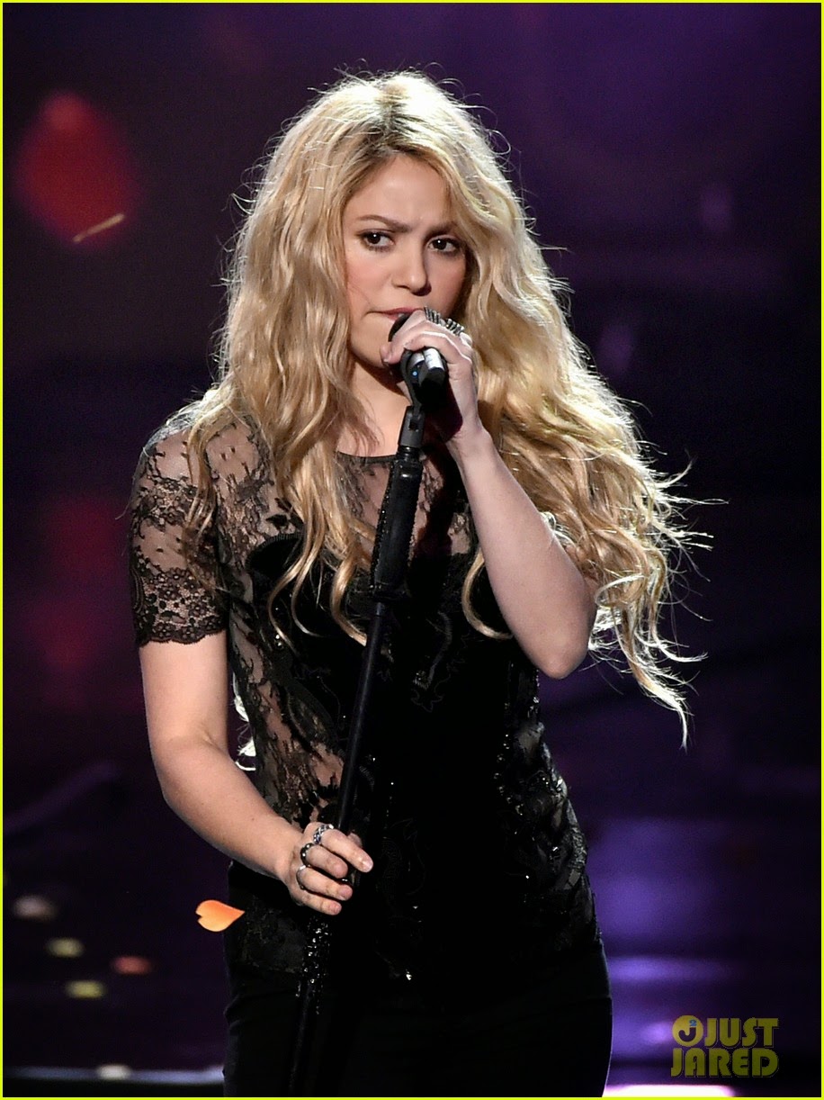 Shakira-Argentina: Fotos en Mejor Calidad: Shakira cantando "Empire" en ...