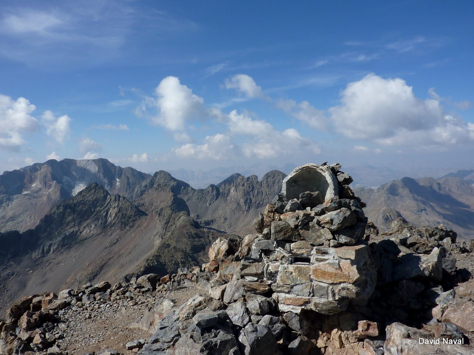 Pequeña Facha (2.947 m.), Peña Aragón (2.918 m.) y Gran Facha (3.005 m ...