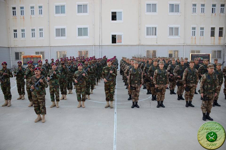 Pakistan Army SSG operatives pose with a PLA Special Forces Operative ...