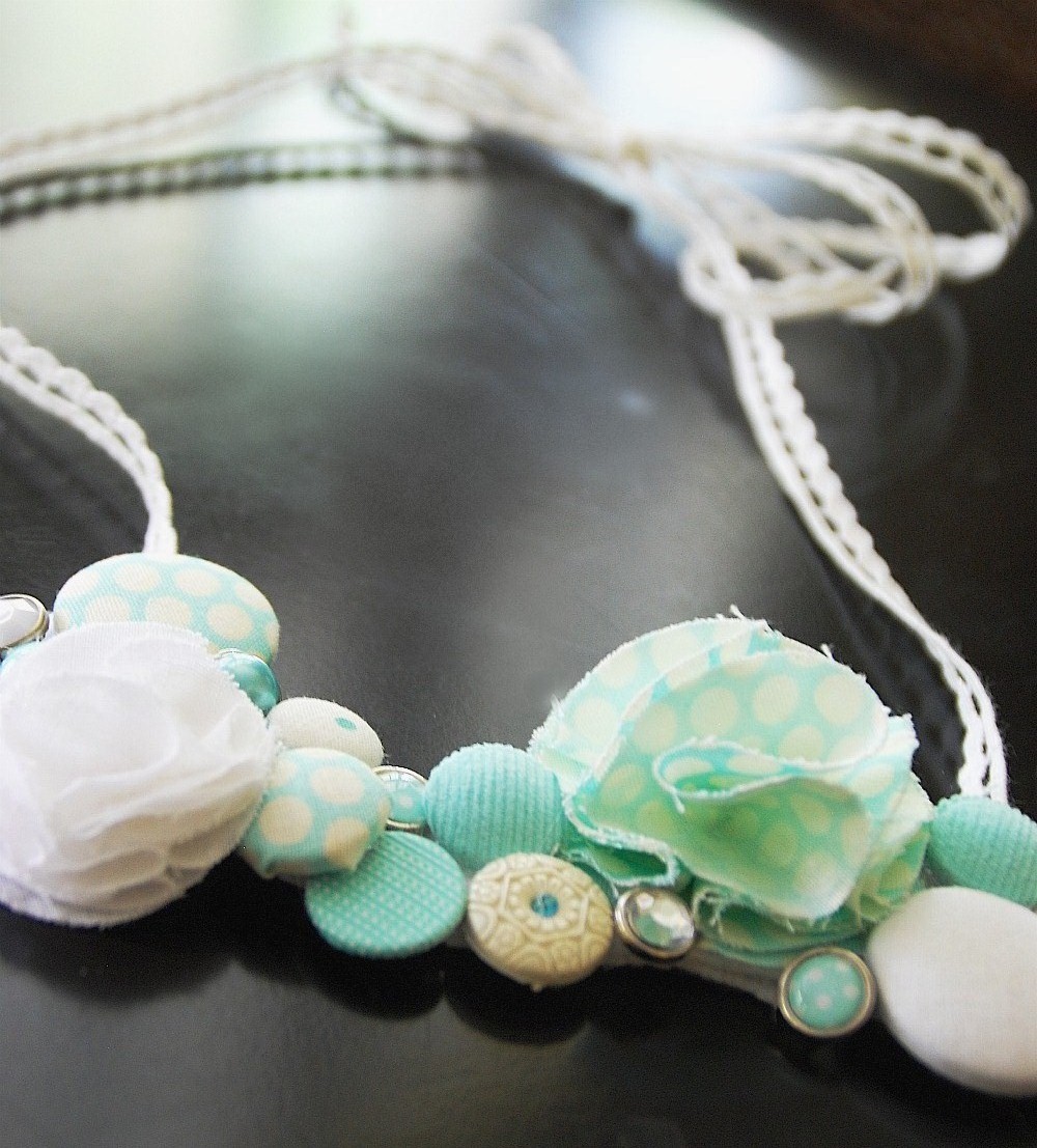 Make a Flirty Summer Button Necklace!! {tutorial} | My Blog