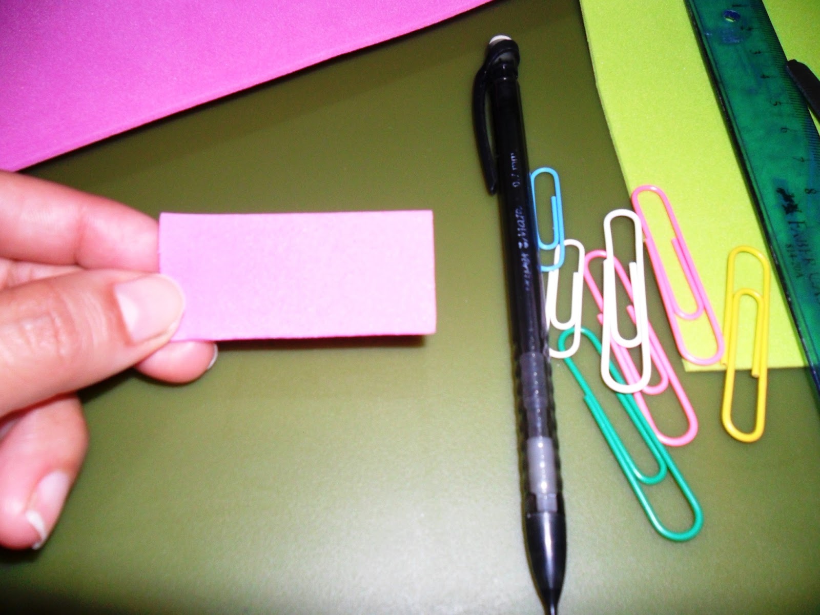 Material pedagógico hecho en casa: Unir silabas con clips