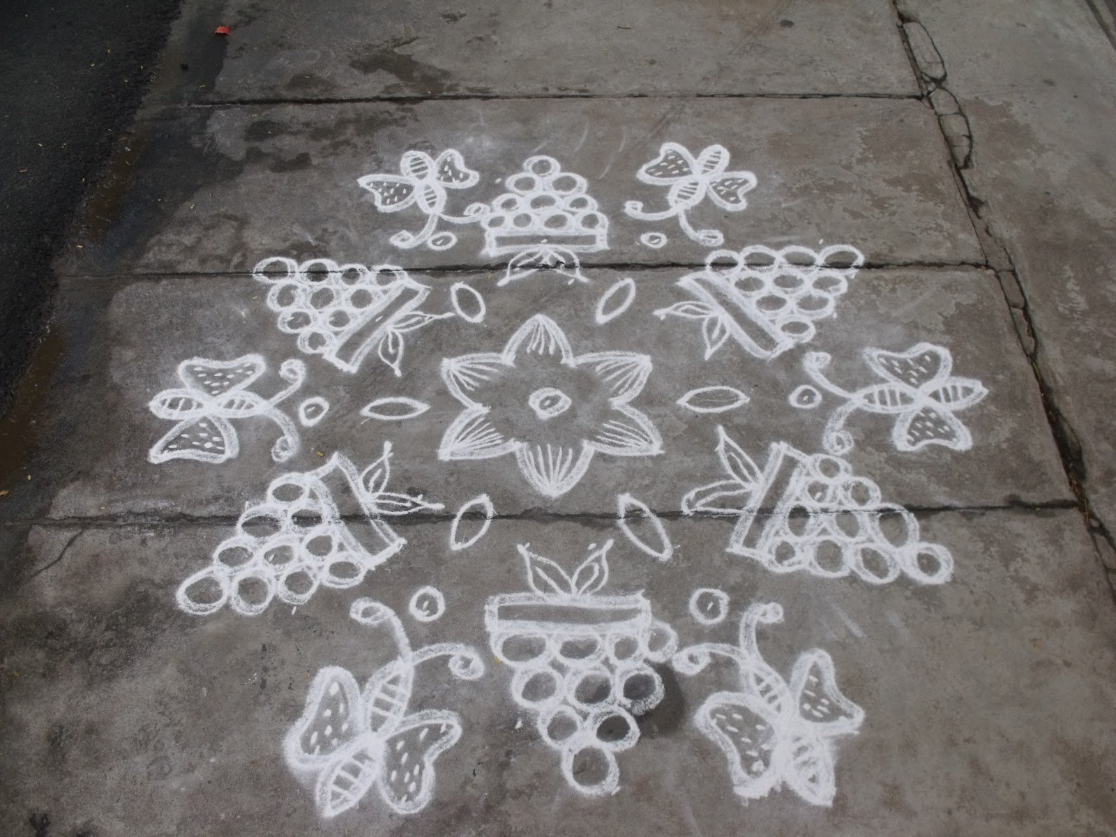 Rangoli designs/Kolam: S.No. 17 :-15-8 pulli kolam