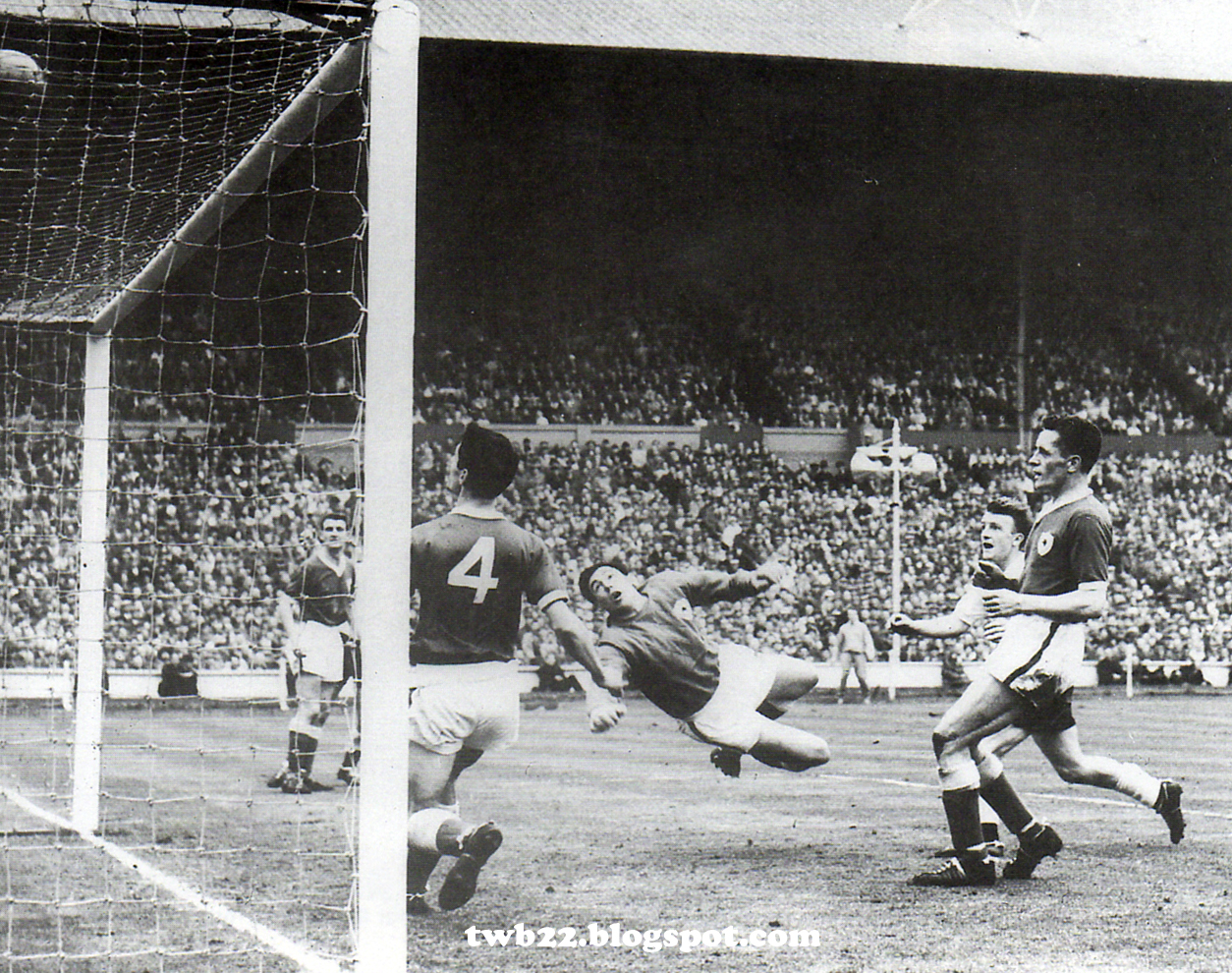 TWB22: FA Cup 1960 1961 Tottenham Leicester