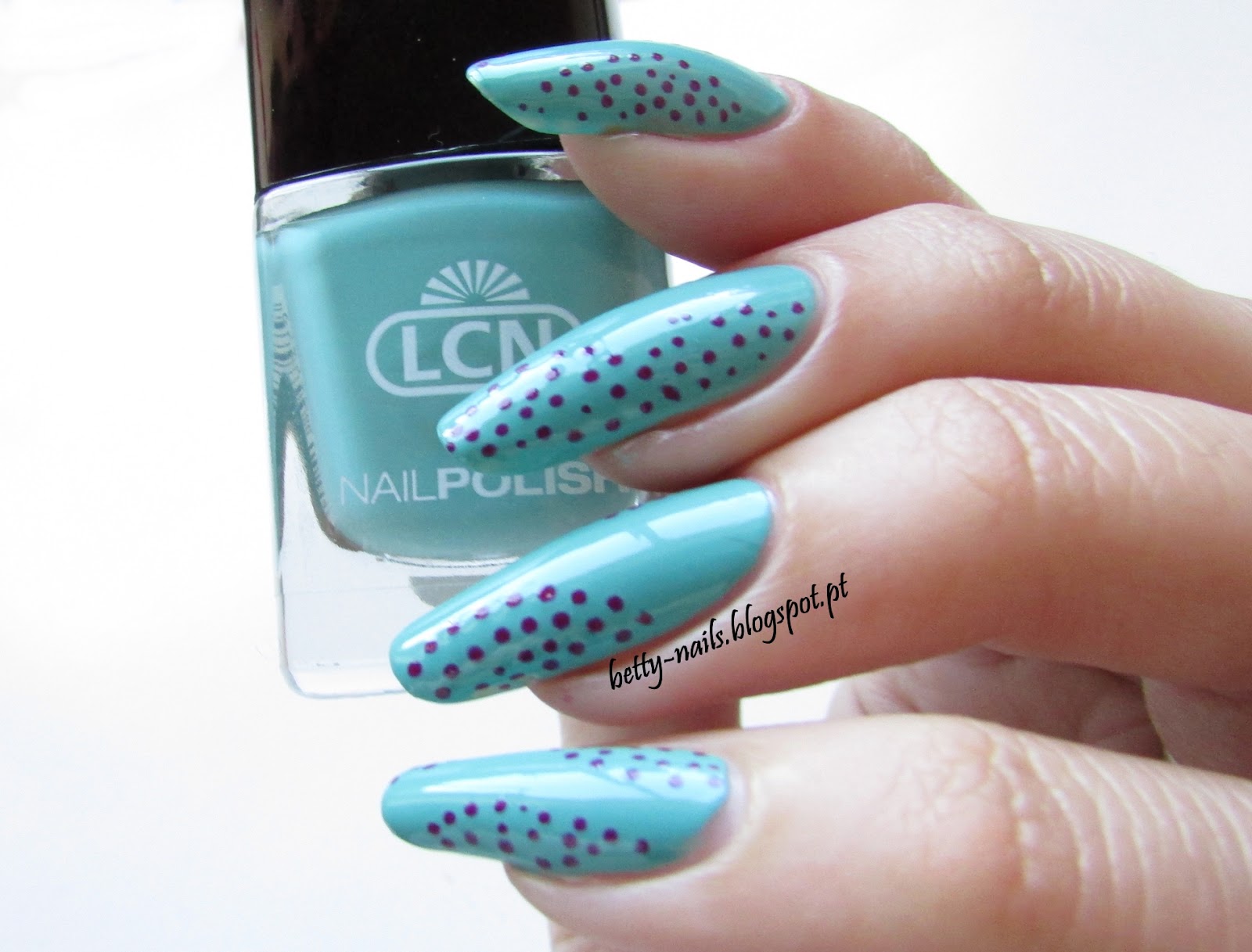 Betty Nails: LCN Turquoise Lagoon & Nail Art Pen