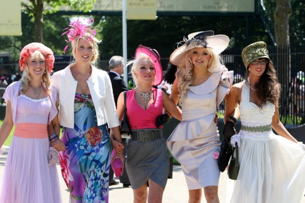 Wyścigi konne i obowiązujący dress-code! - lamodalena