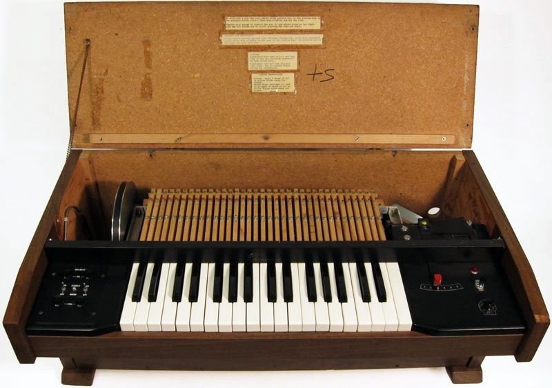 MATRIXSYNTH: Disney CHAMBERLIN M-1 KEYBOARD MELLOTRON?