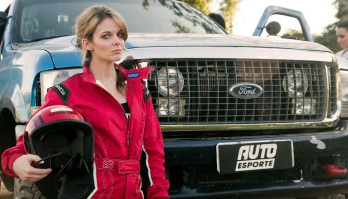 Δείτε την πιο όμορφη οδηγό φορτηγού στον κόσμο!