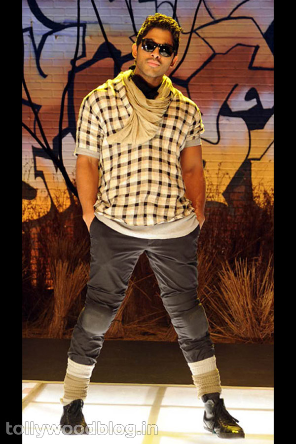 Allu Arjun Stylish Photos Stills in Badrinath