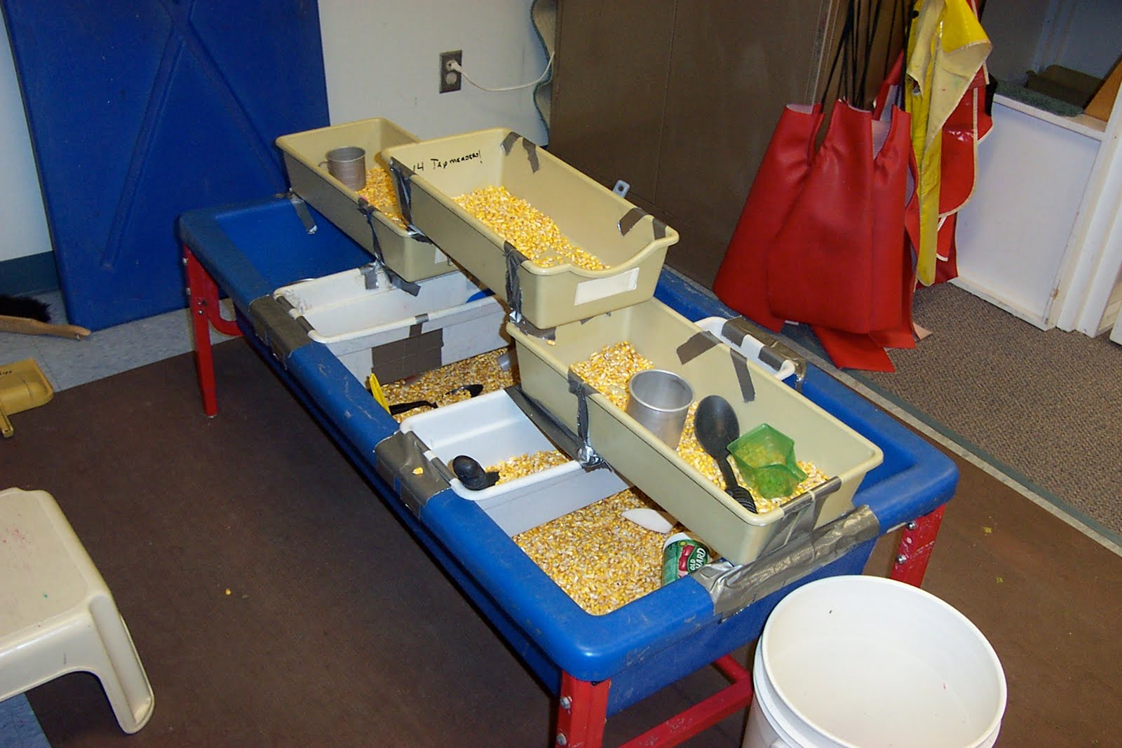 SAND AND WATER TABLES: MULTIPLE TRAYS - MULTIPLE LEVELS