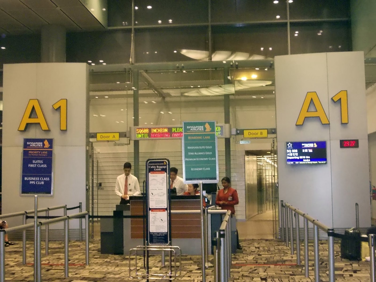 KS's Blog: Boarding on the plane:A Singapore Airlines flight SQ608 on 9 ...