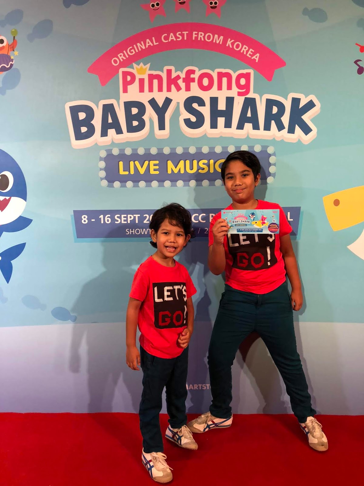 Lizzie as a Mummy: Pink Fong Baby Shark Live Musical