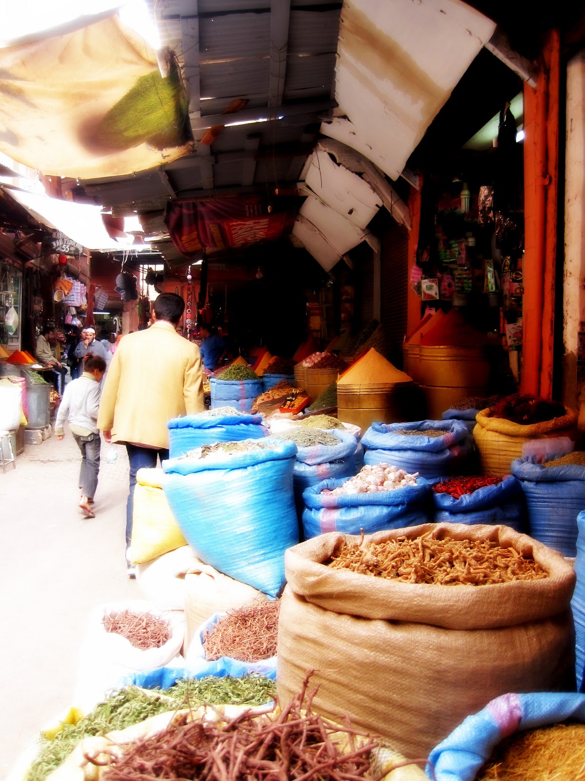 come · con · ella: marrakech; spices in the souk and street food