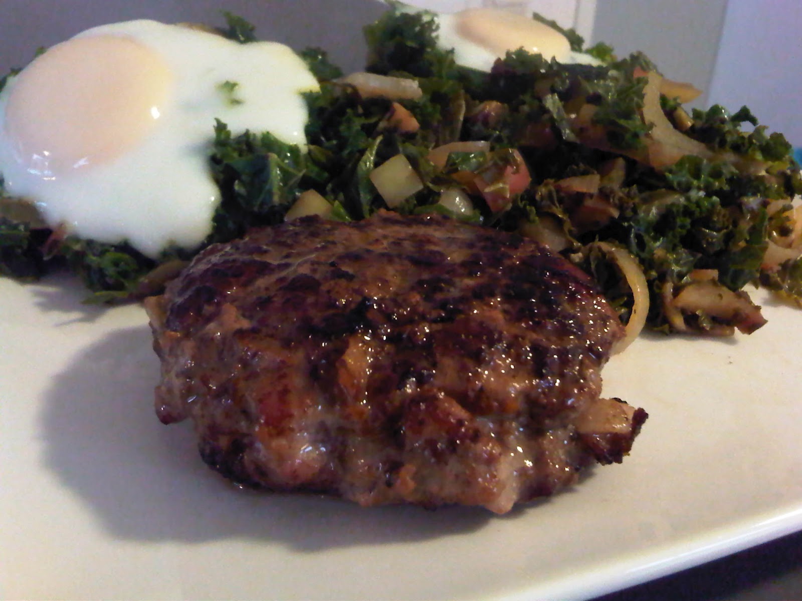 Paleo Foodie: Bacon-apple burgers