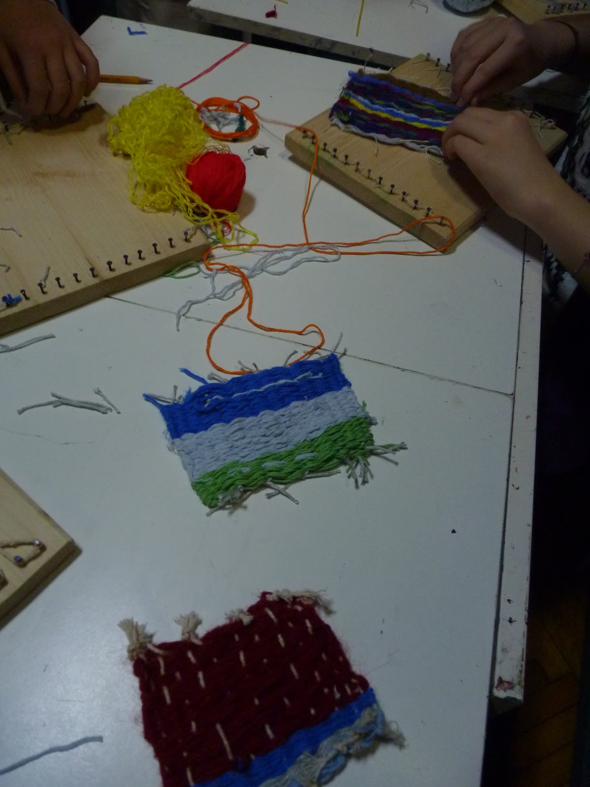 copii creativi: Lucru la gherghef în șezătoare