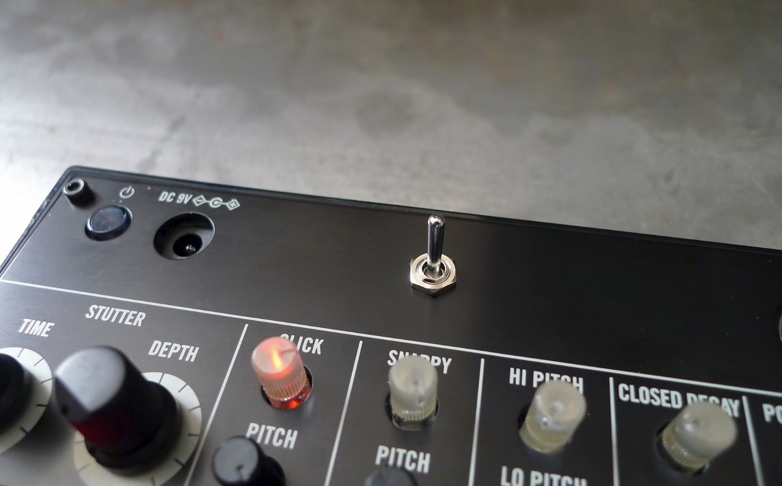 MATRIXSYNTH: KORG Volca Beats - MODIFIED with Switchable SNARE Mod