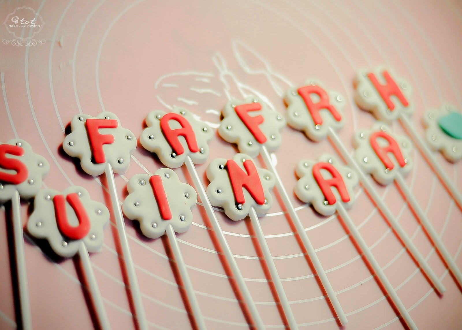 Tutorial : Banner Atas Kek Dari Fondant. - totbakedesign