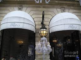 French Model Railway: 1 recycled bottle top = 2 HO scale canopies