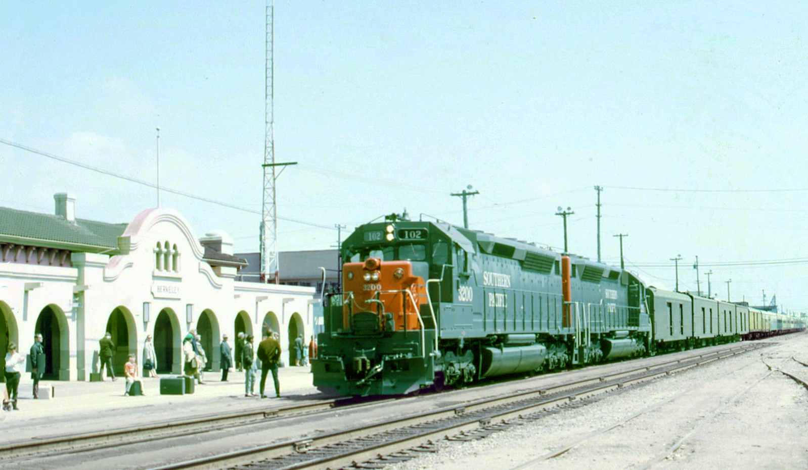 transpress nz: two Southern Pacific SDP45's with a passenger train at ...
