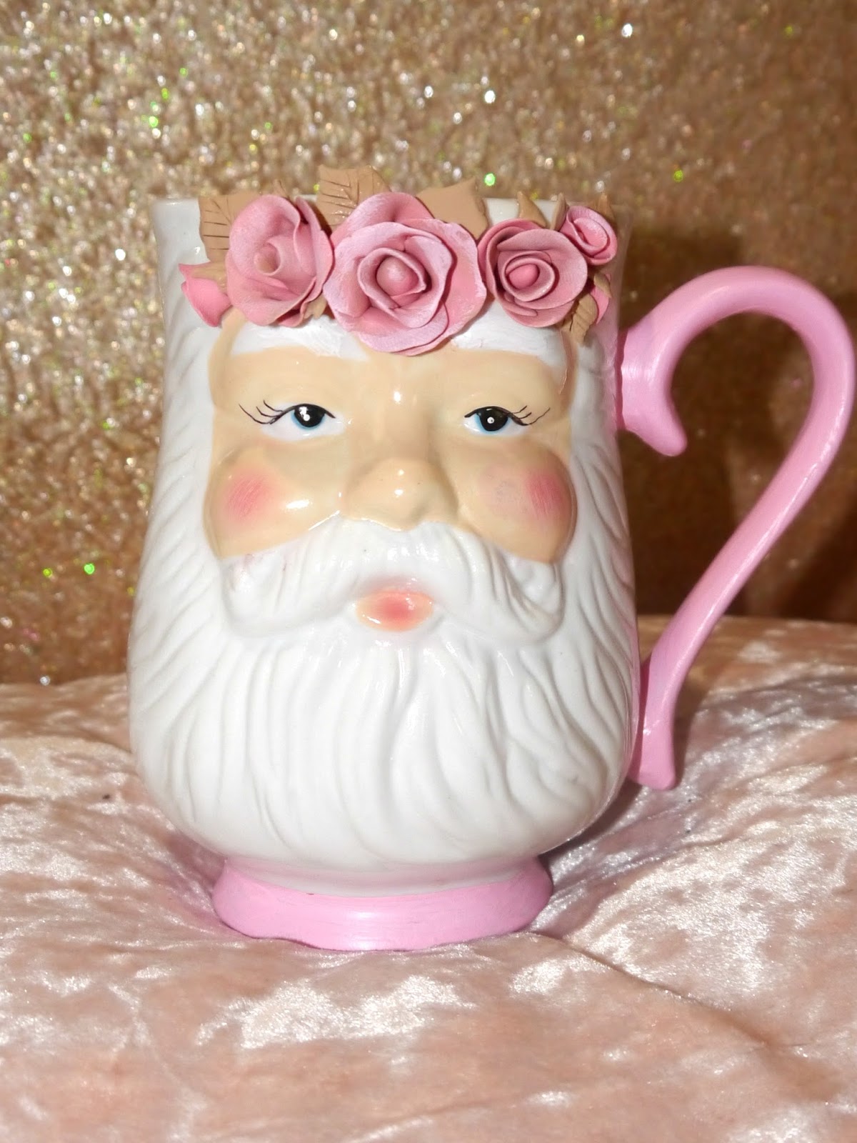 Suzy Homefaker: Pink Santa Mugs Shabby Chic Christmas