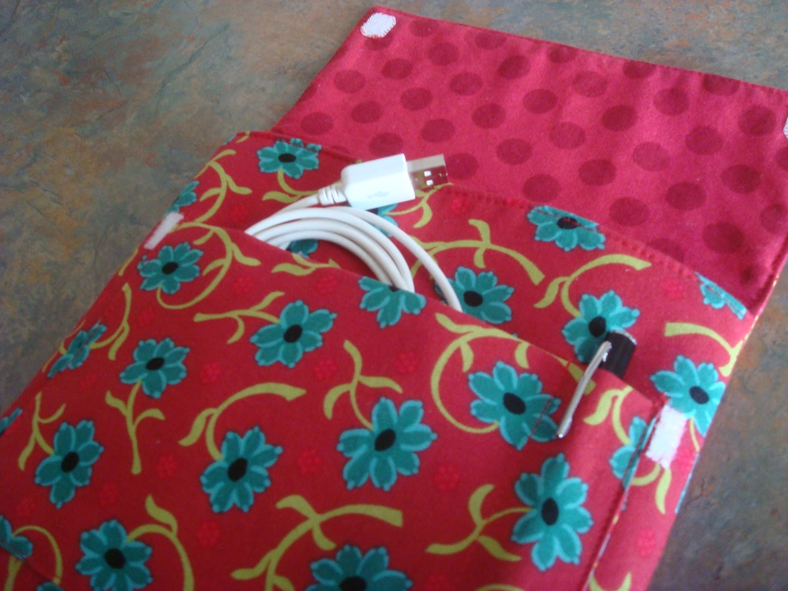 Because I say sew ;) : Pattern for Simple Ipad Cover with pocket