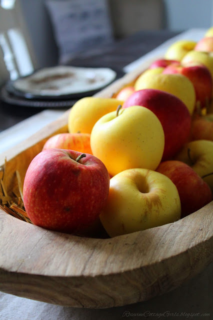 Simple Apple Tablescape