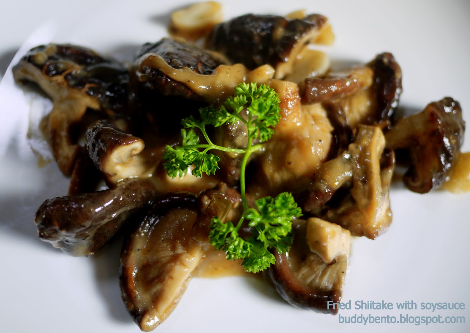 Buddy Bento: สุขภาพดีกับ เห็ดชิตาเกะอบซีอิ๊ว ( Fried Shiitake in soy sauce)