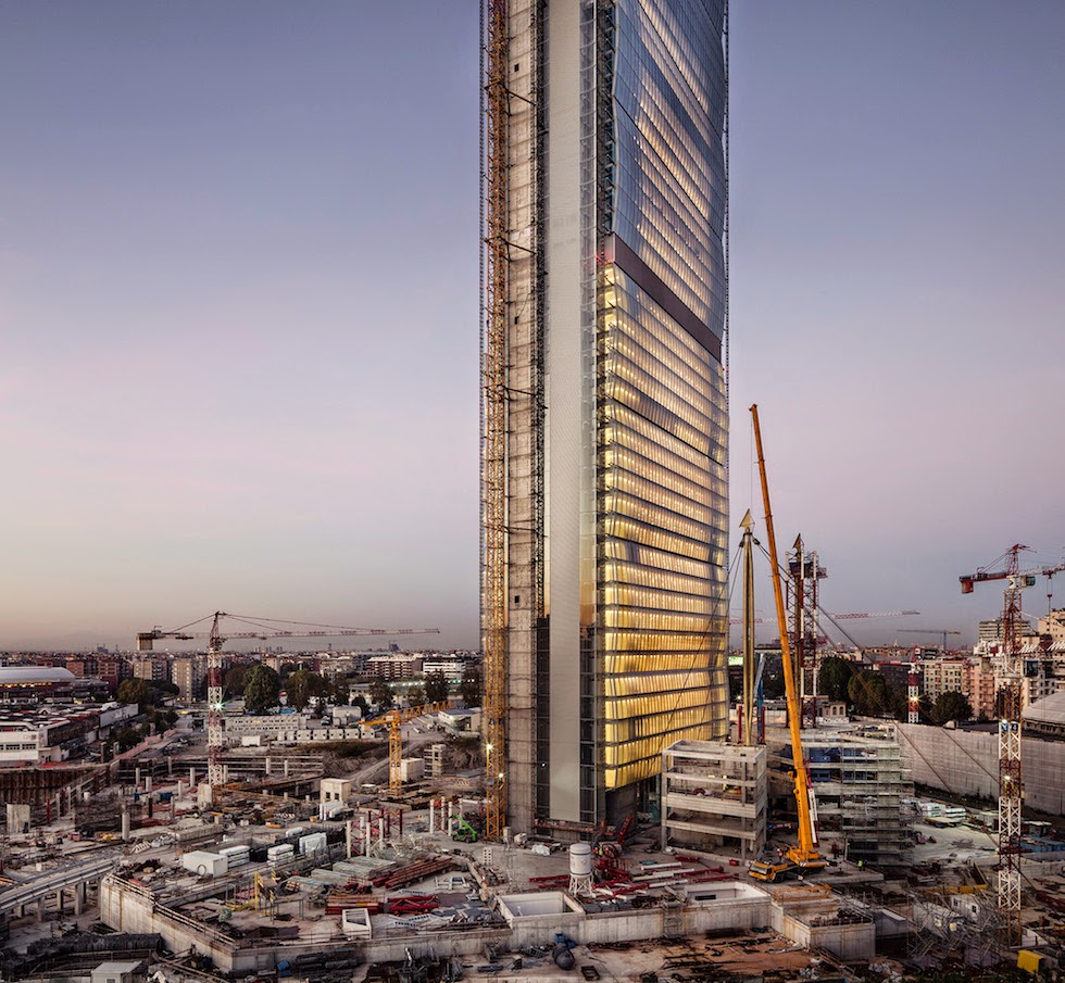 Urbanfile - Milano: Zona Tre Torri - La piazza delle Tre Torri