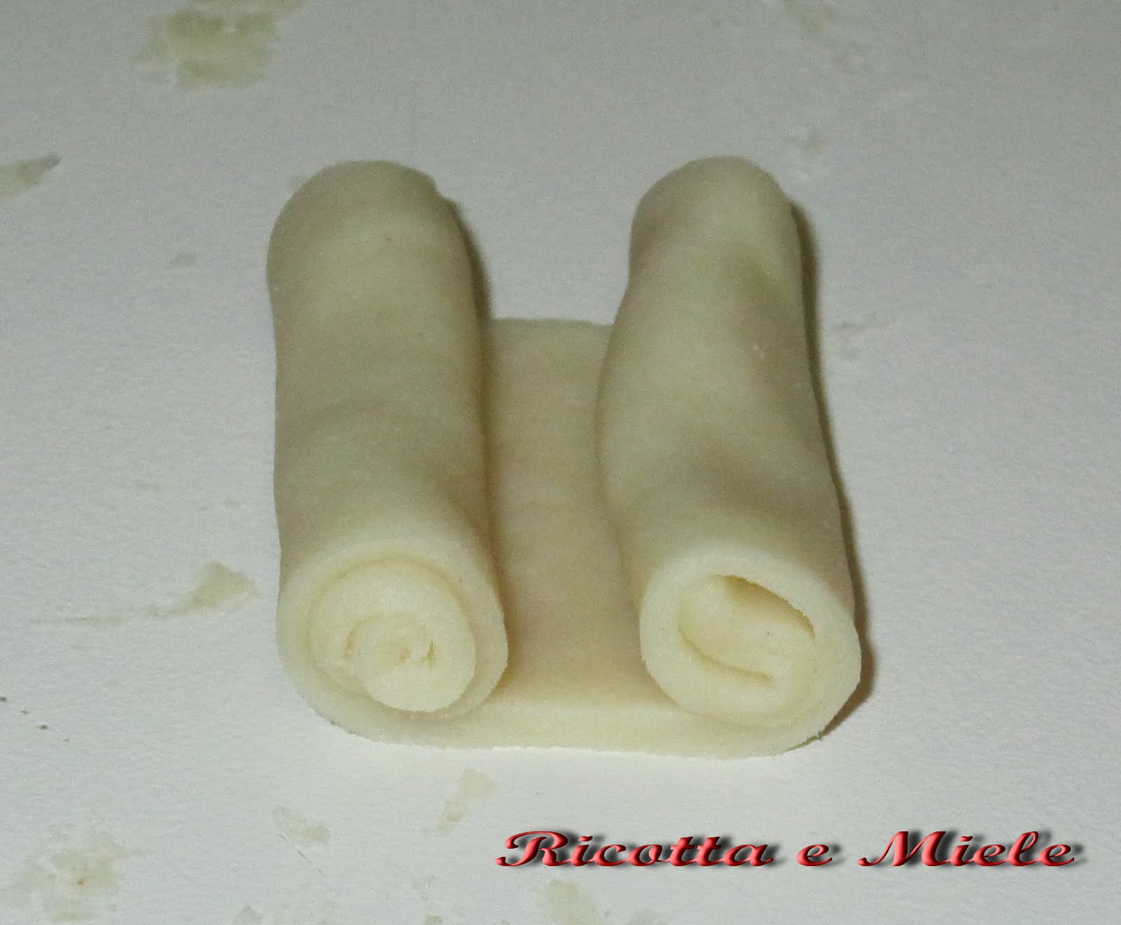 Ricotta e miele: Biscotti salati con lo strutto/ Bizcochitos de grasa